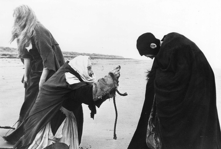 Macbeth 1971 Witches