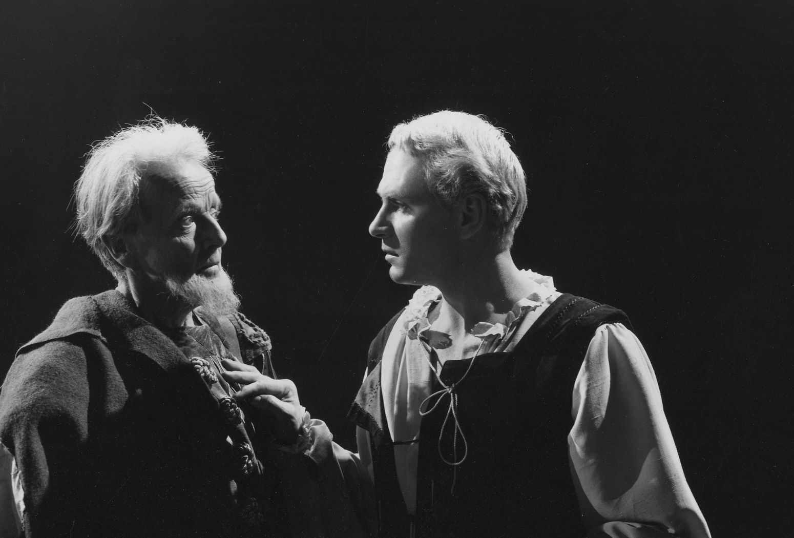 Hamlet. 1948. Directed by Laurence Olivier | MoMA