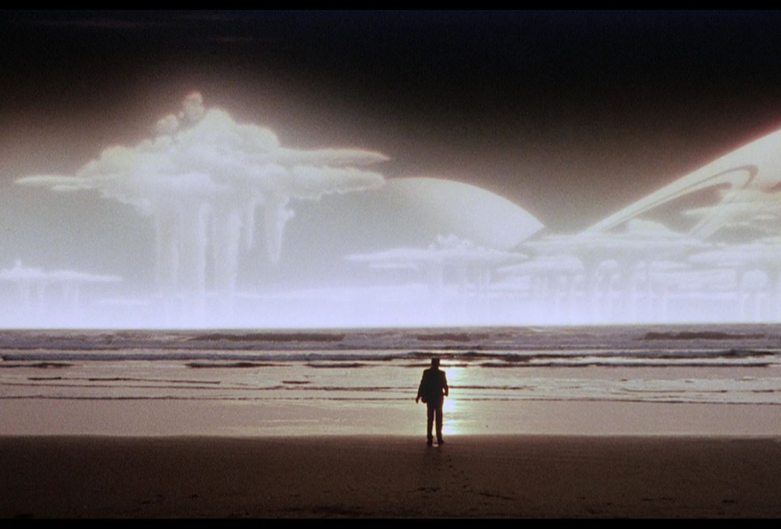 The Quiet Earth. 1985. Directed by Geoff Murphy Budet laskovyi dozhd ...