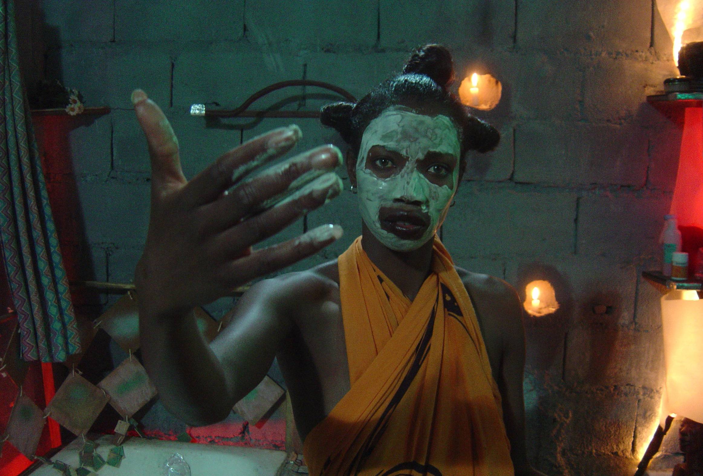Afronauts. 2014. Written and directed by Frances Bodomo Les saignantes ...