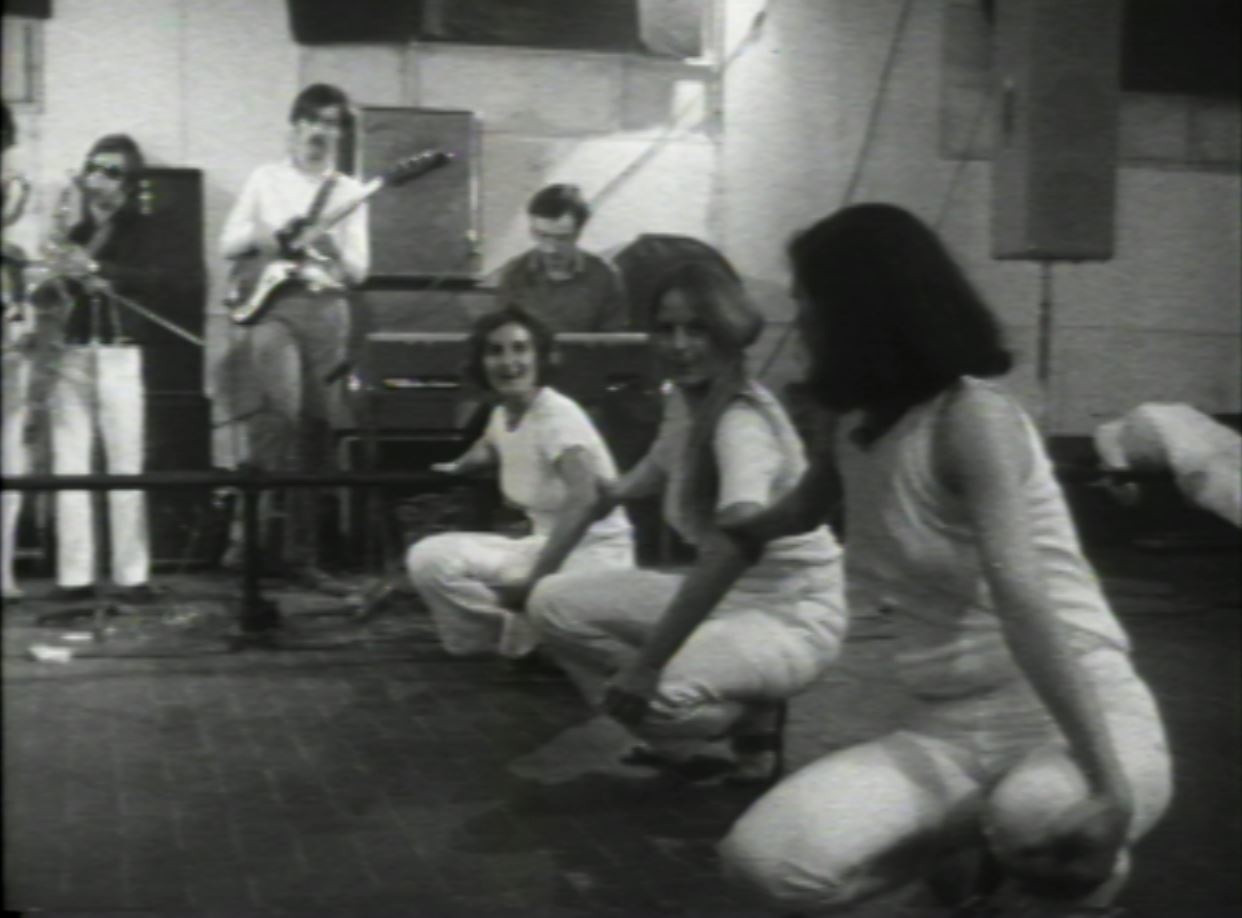 Deborah Hay’s ten (1968) | MoMA