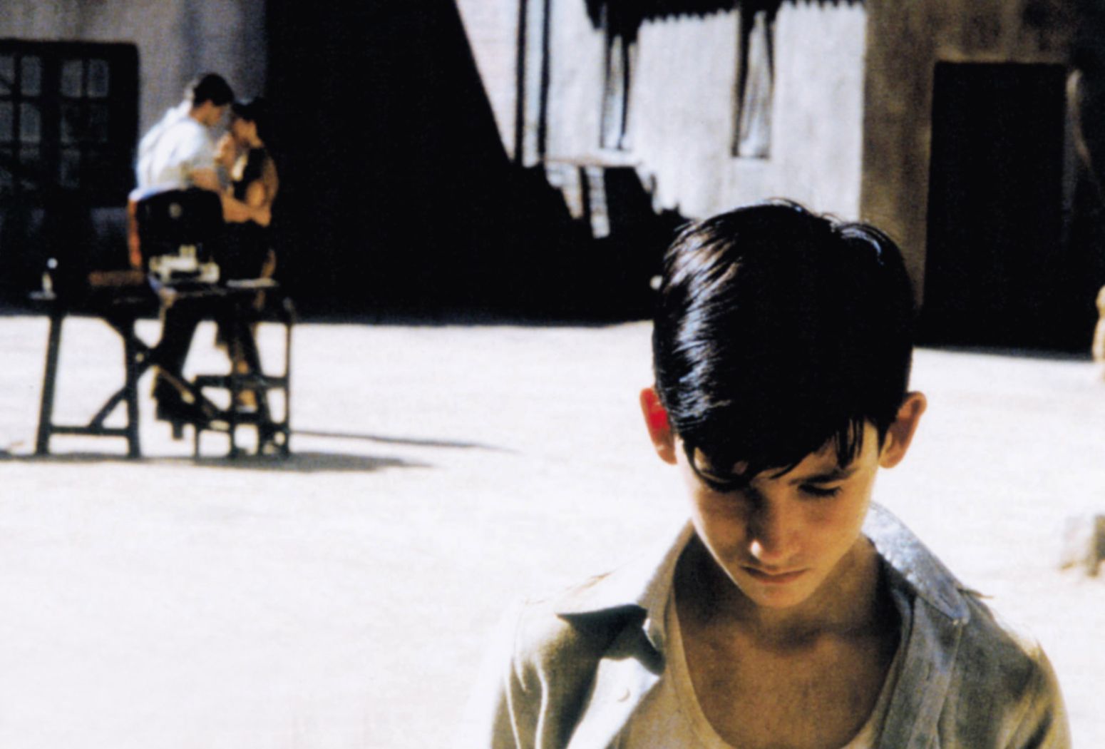 El Espinazo del Diablo (The Devil's Backbone). 2001. Written and ...