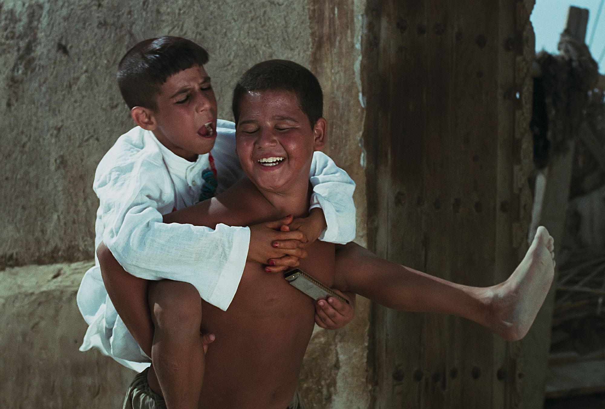 Saaz Dahani (Harmonica). 1973. Written and directed by Amir Naderi ...