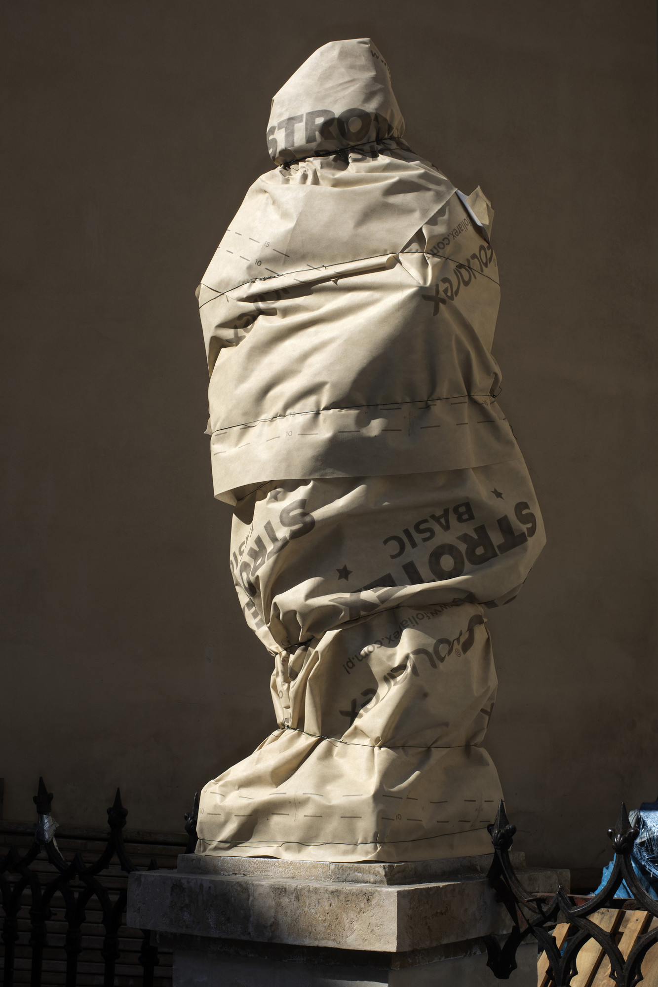 Photos of Everyday Life During Wartime | Magazine | MoMA