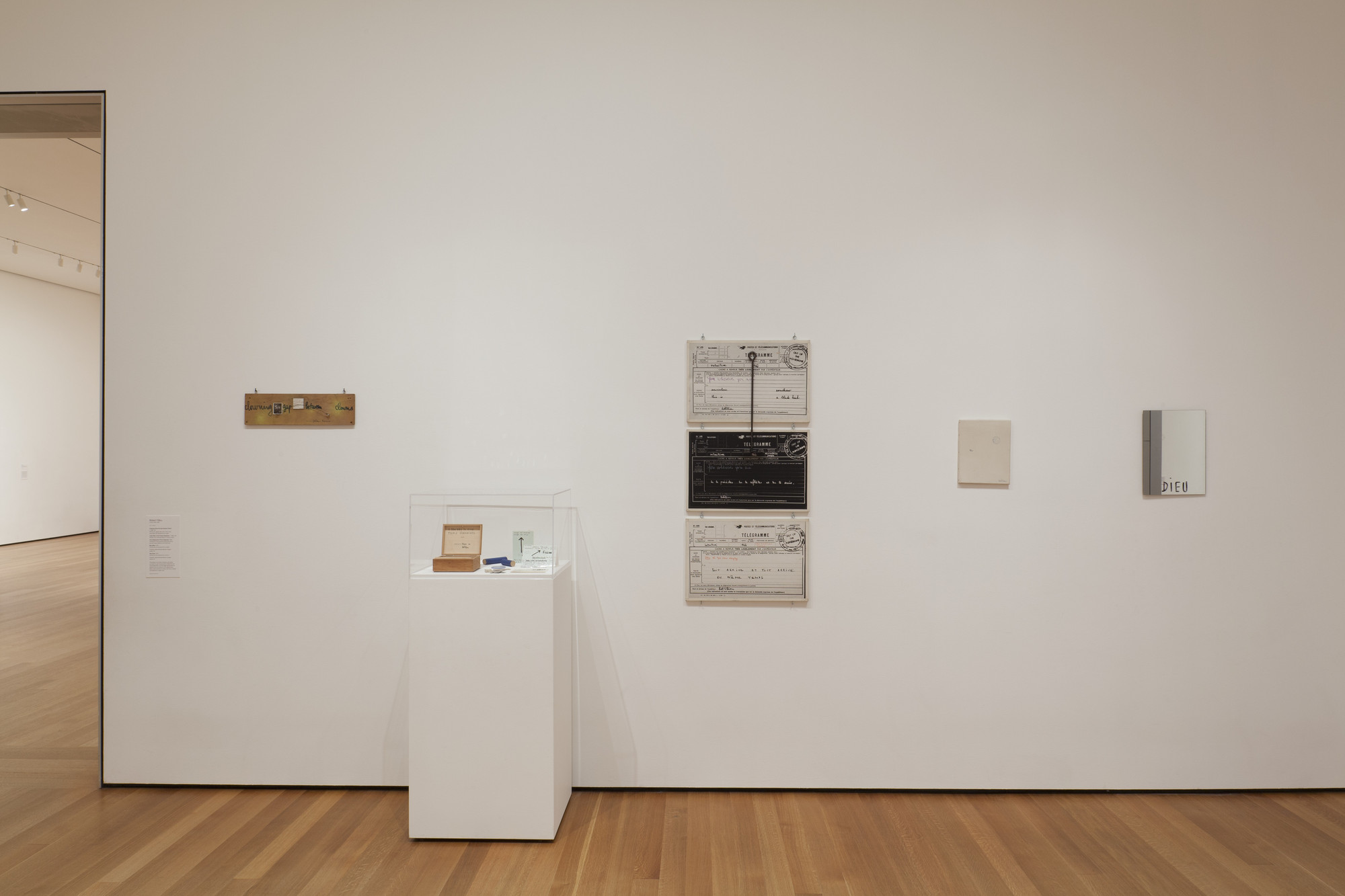 Installation view of the exhibition "Painting and Sculpture Changes ...