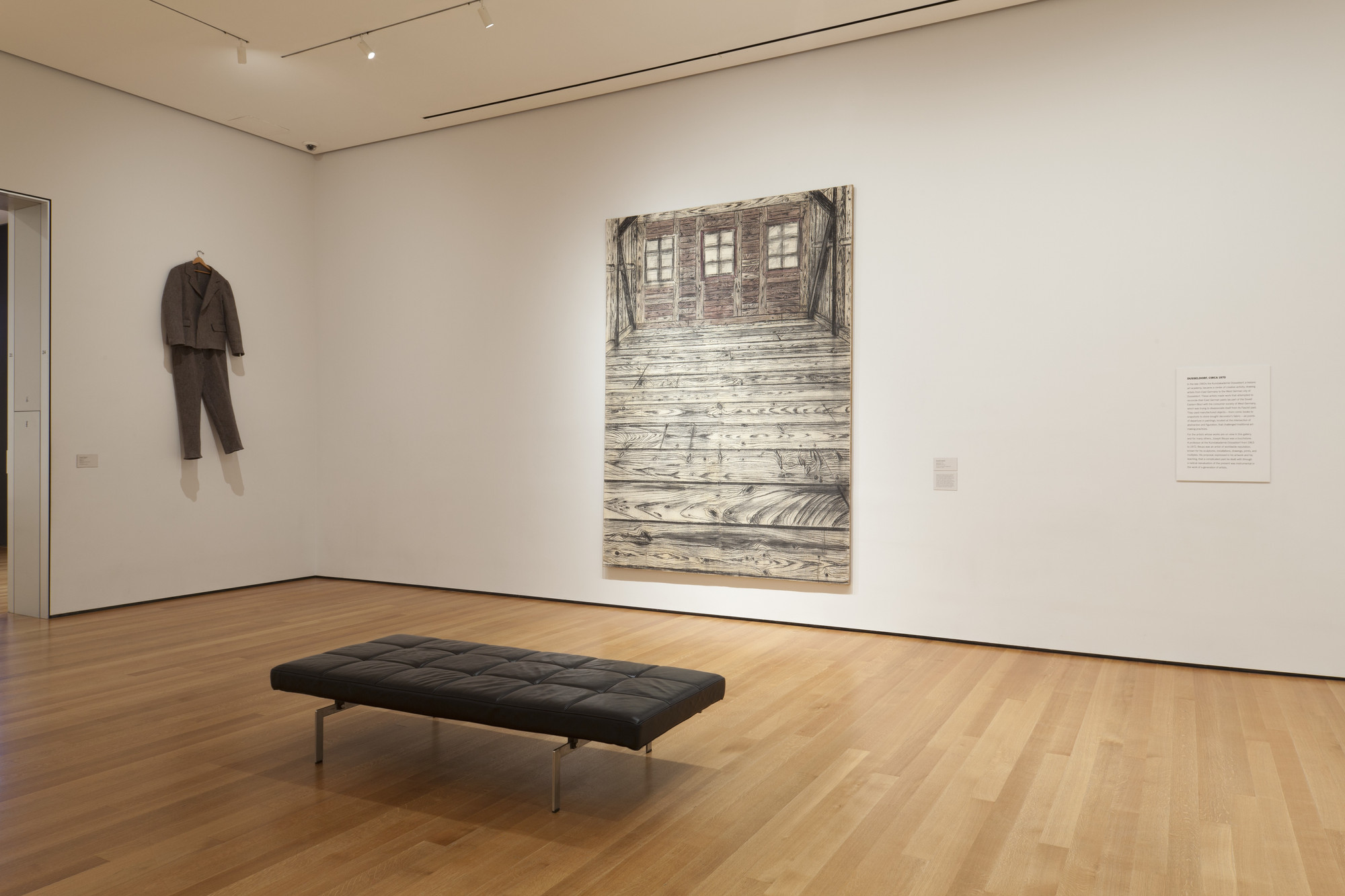 Installation view of the exhibition "Painting and Sculpture Changes ...