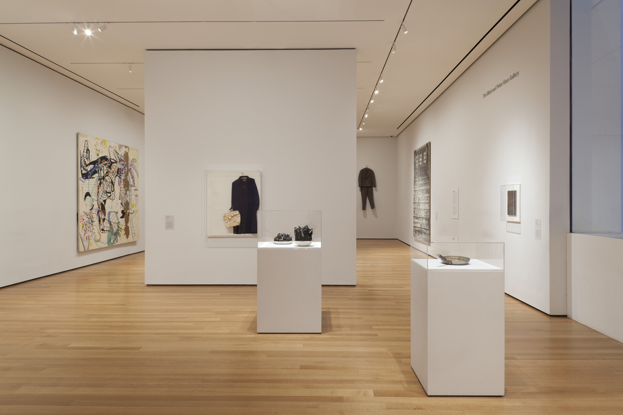 Installation view of the exhibition "Painting and Sculpture Changes ...