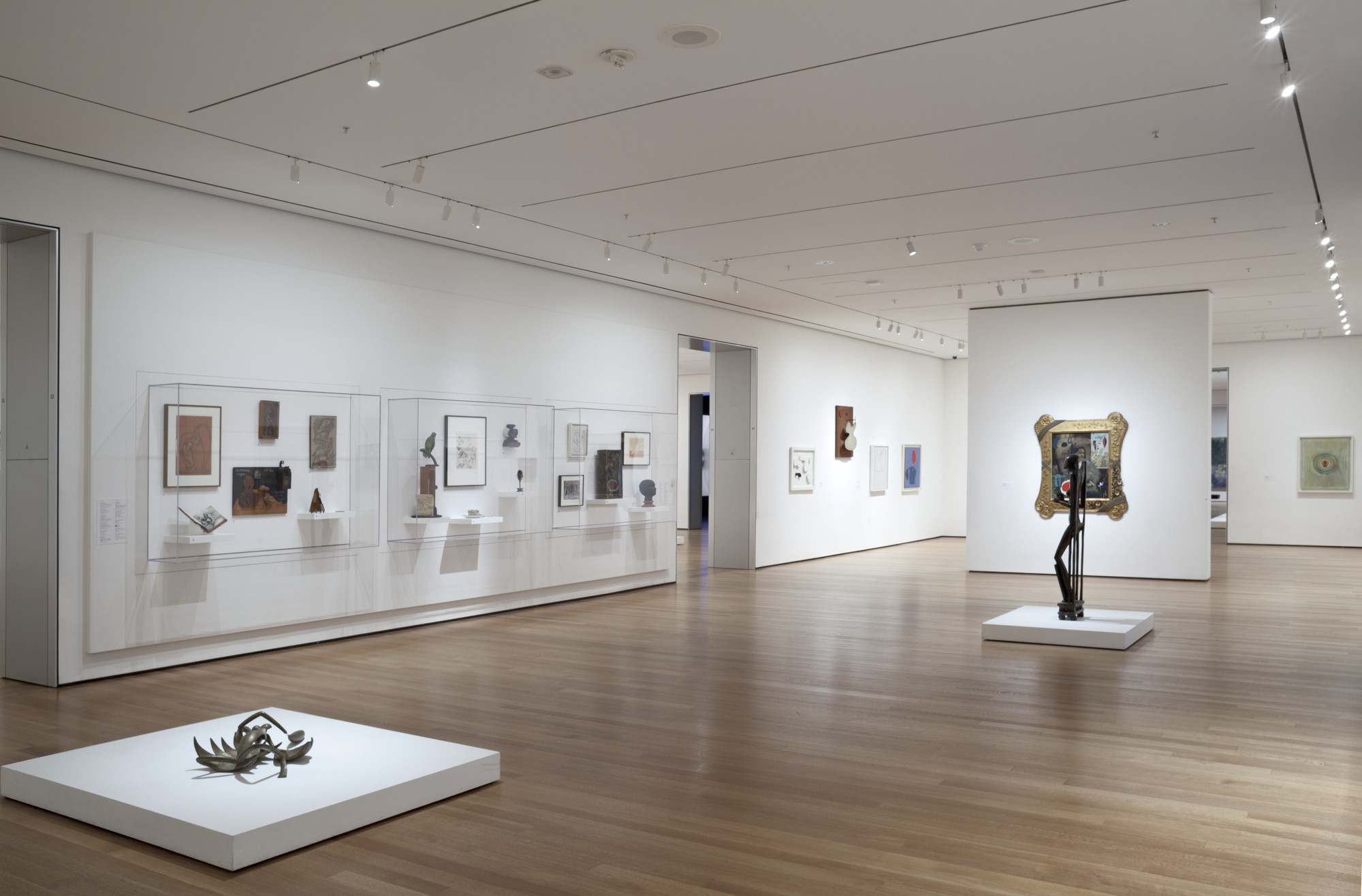 Installation view of the exhibition "Painting and Sculpture Changes ...