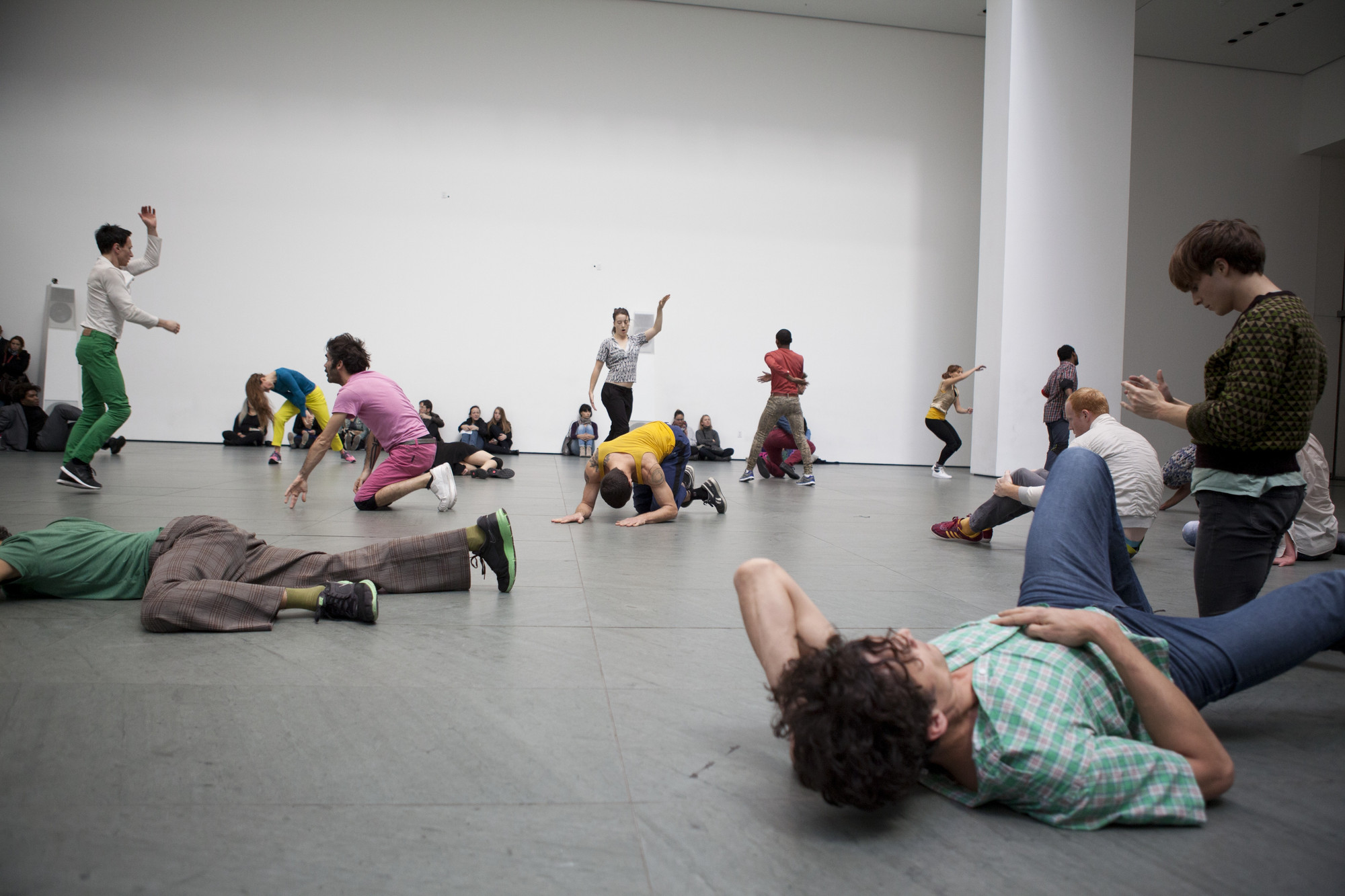 View of the performance, "Levée des conflits extended / Suspension of ...