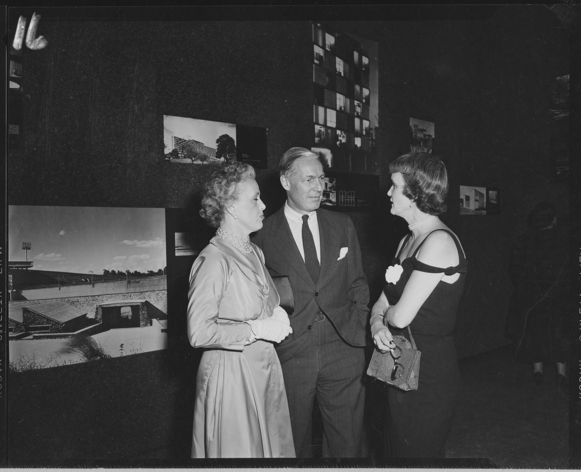 Unidentified guests and (far right) Elizabeth Bliss Parkinson at the ...