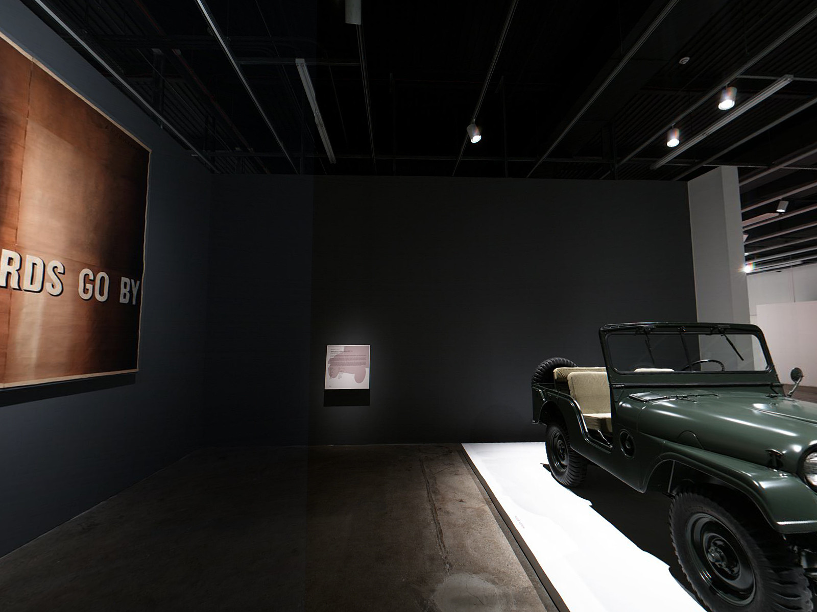 Installation view of the exhibition "AUTObodies: speed, sport ...