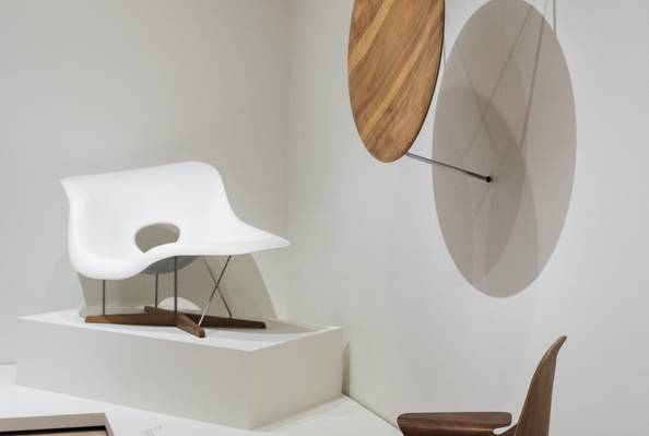 Charles Eames, Ray Eames. Prototype for Chaise Longue (La Chaise). 1948 ...