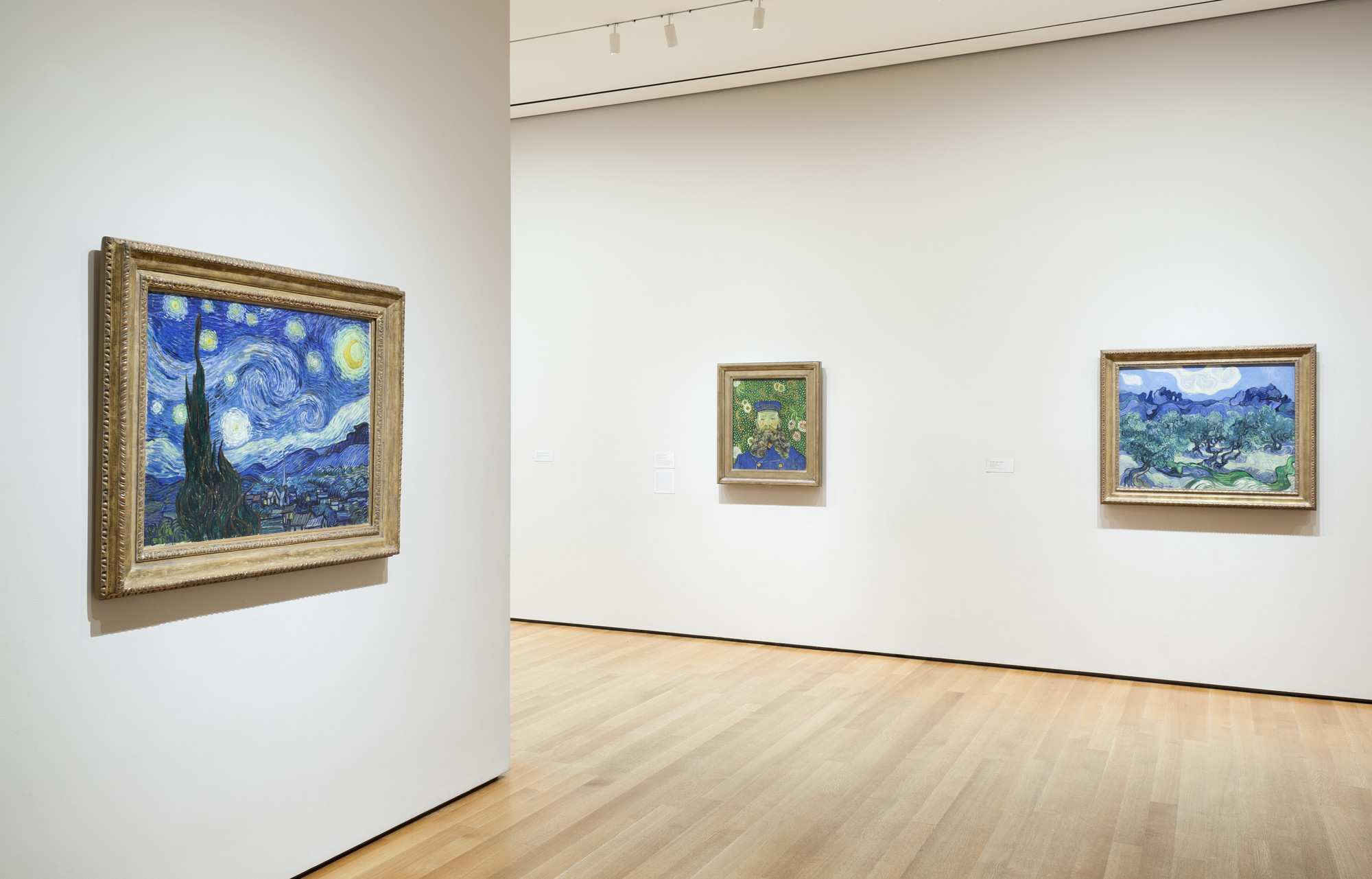 Installation view of the exhibition "Painting and Sculpture Changes ...