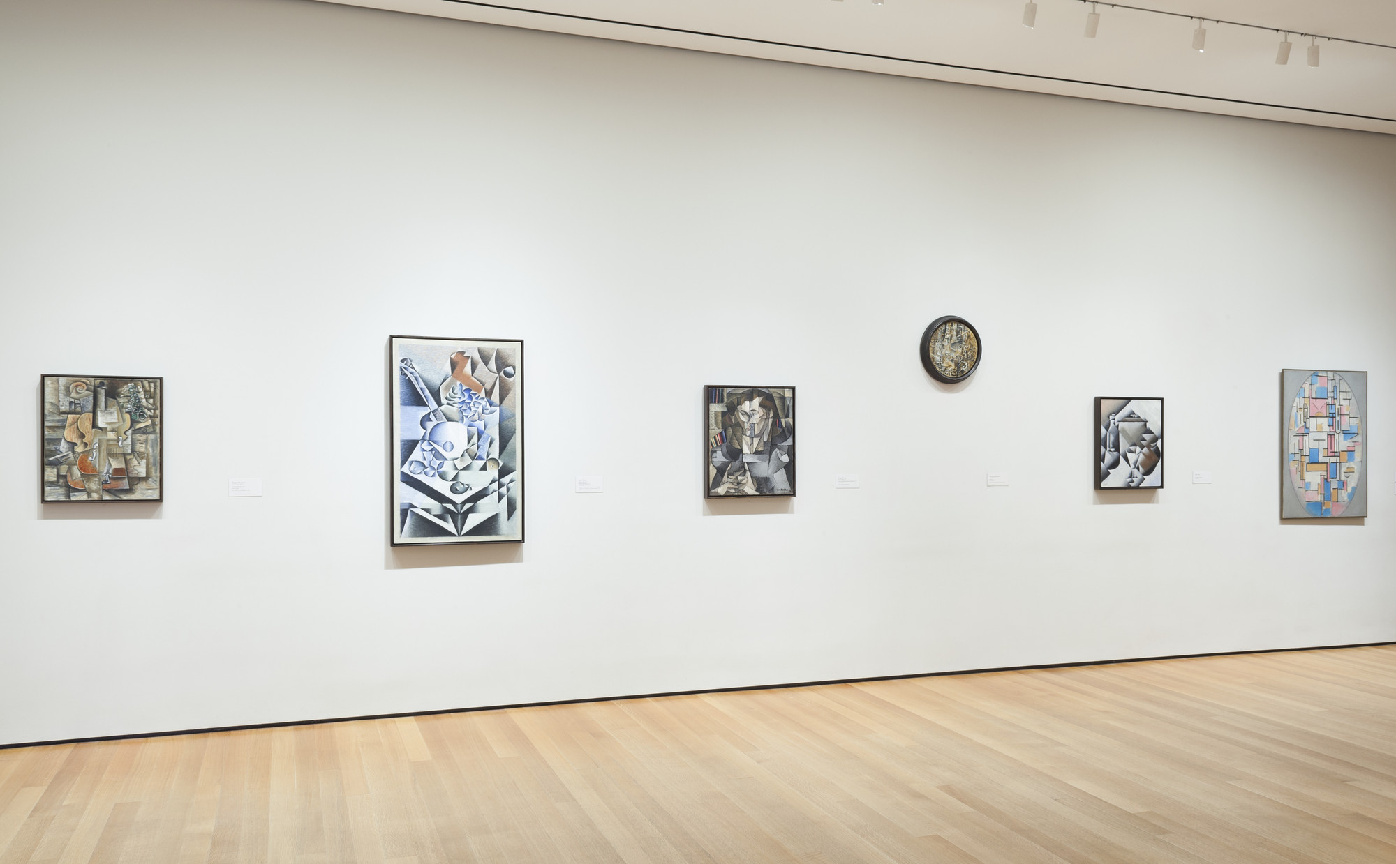 Installation view of the exhibition "Painting and Sculpture Changes ...