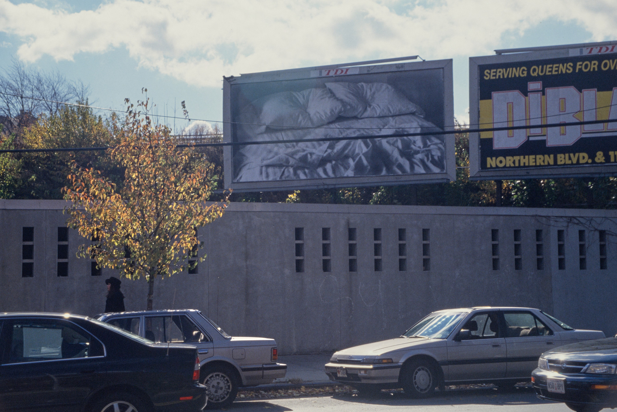 Installation view of "Untitled" by Felix Gonzalez-Torres in the ...