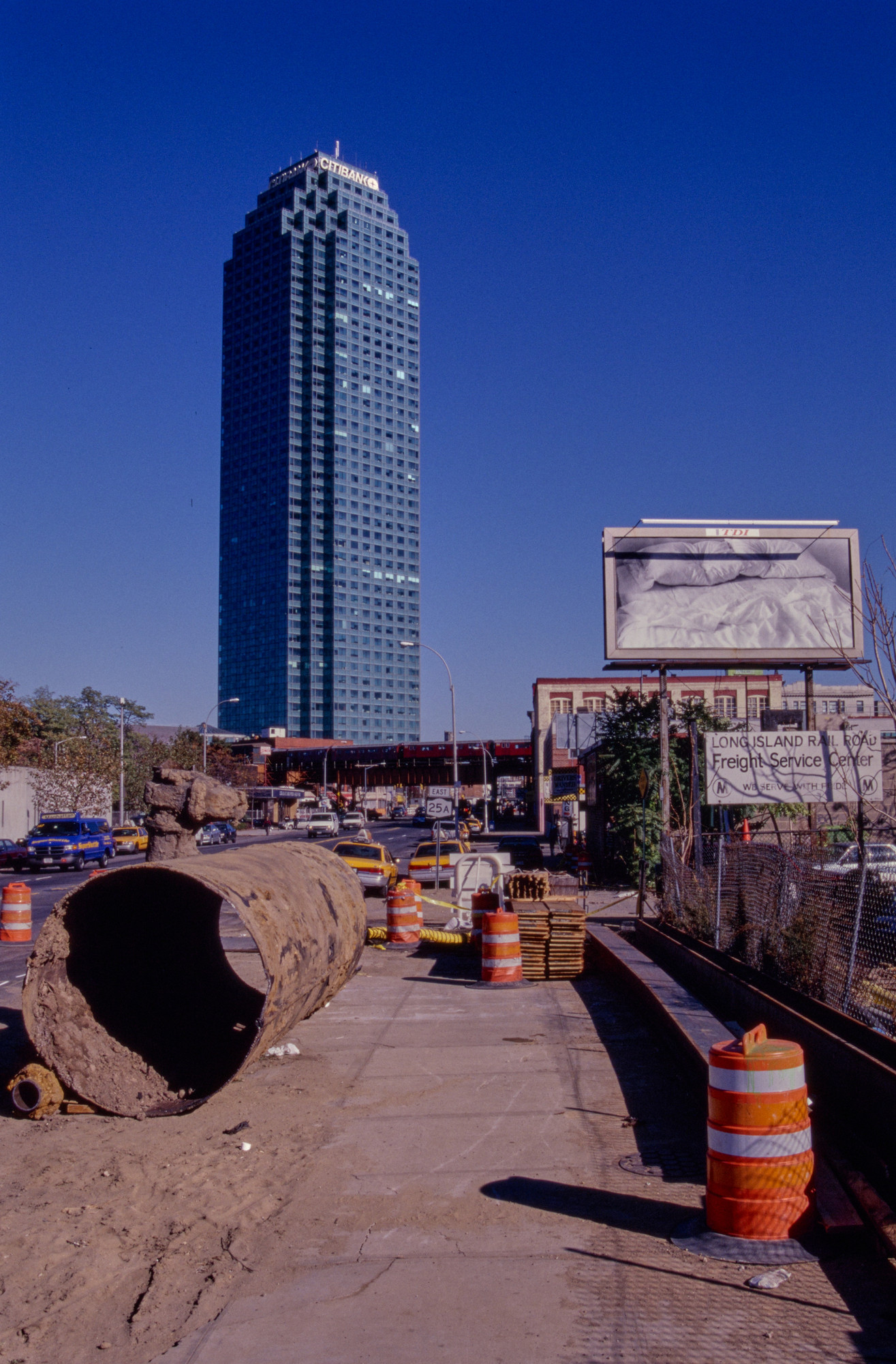 Installation view of "Untitled" by Felix Gonzalez-Torres in the ...