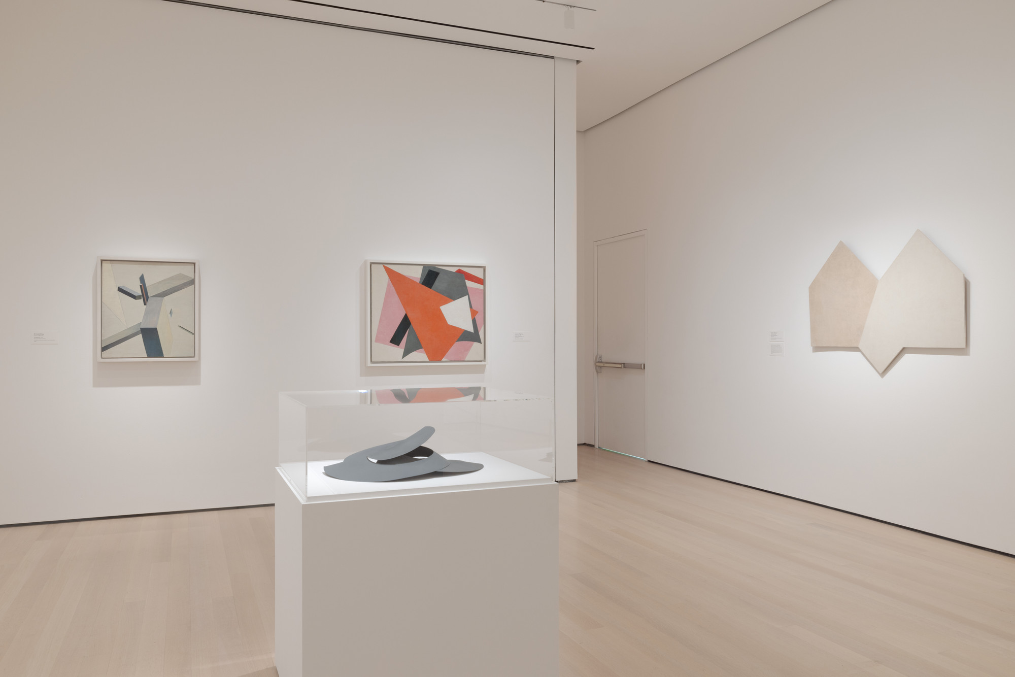 Installation view of the gallery "Katarzyna Kobro, Shaping Space" in ...