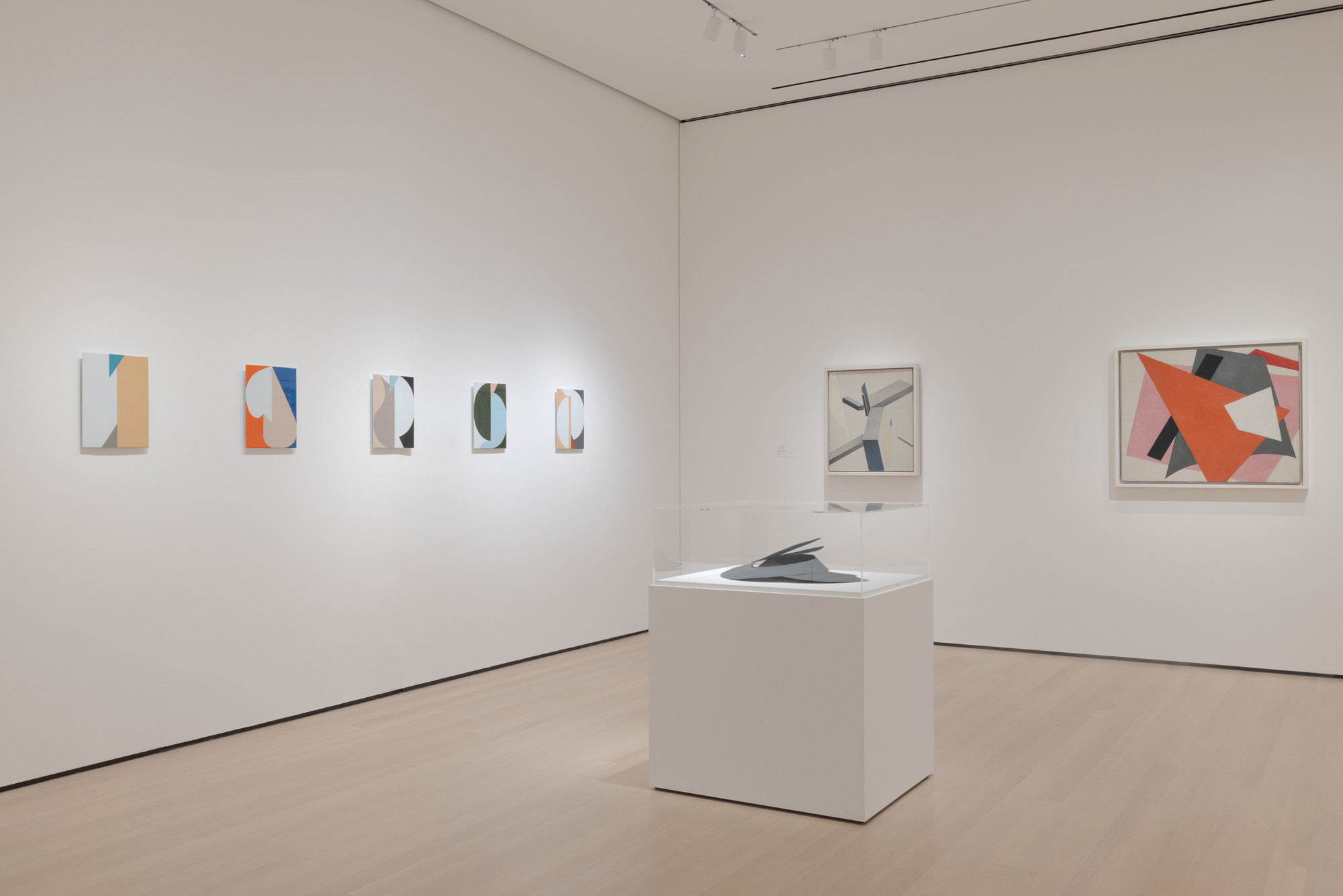 Installation view of the gallery "Katarzyna Kobro, Shaping Space" in ...