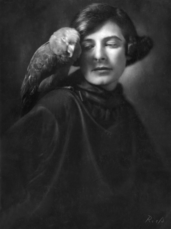 Frieda Gertrud Riess | Object:Photo | MoMA