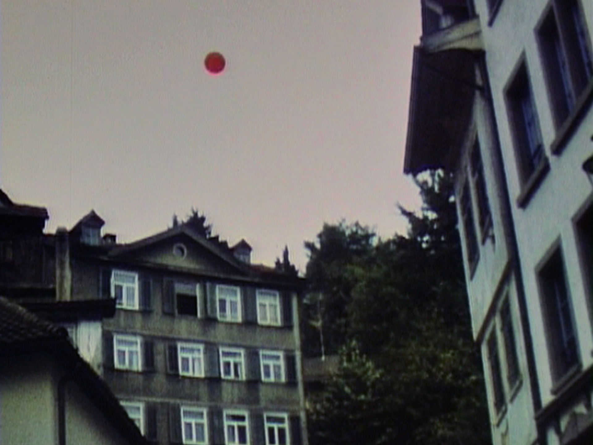 Roman Signer. String Balloon. 1981 | MoMA