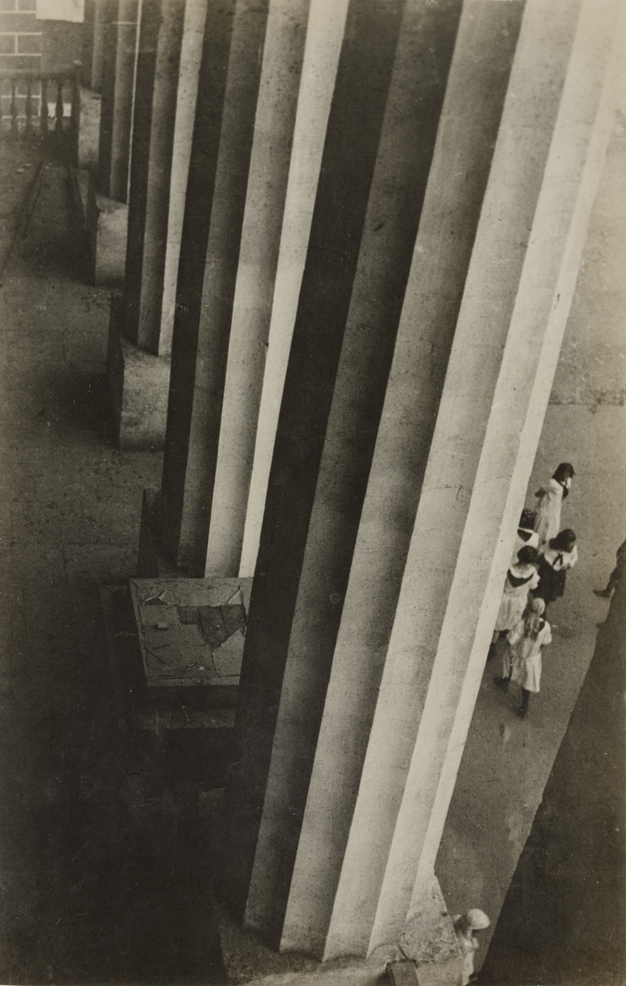 Aleksandr Rodchenko. Columns of the Museum of the Revolution. 1926 | MoMA