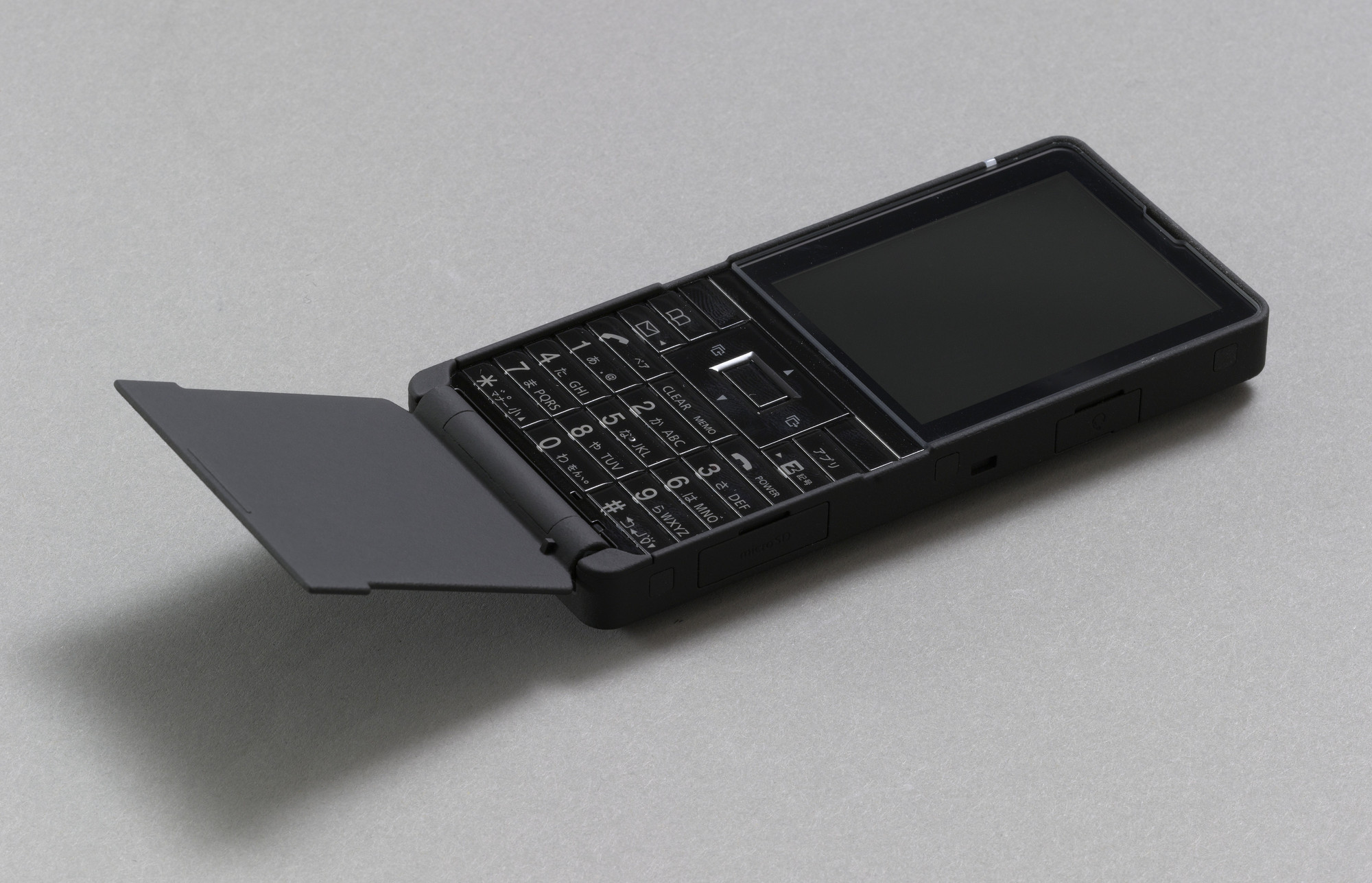Tokujin Yoshioka. Media Skin Cellular Phone. 2004 | MoMA