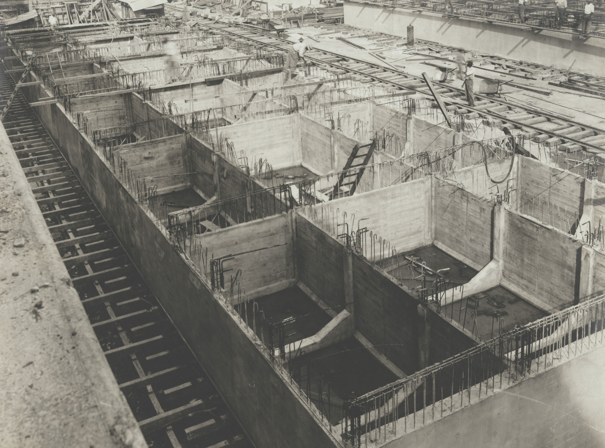 Unidentified photographer. Reinforced Concrete Pontoons. Forms removed ...