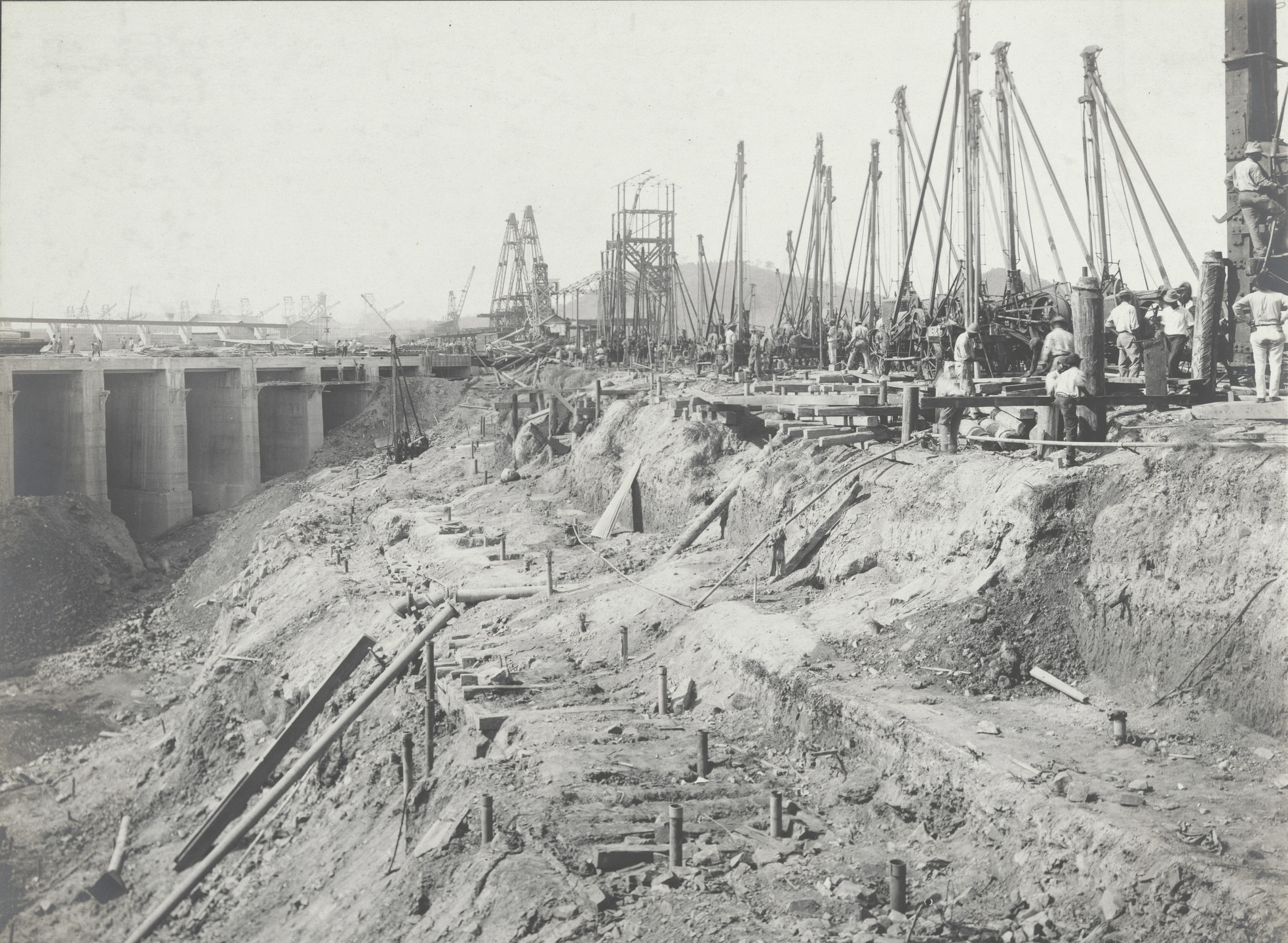 Unidentified photographer. Balboa Terminals. Dry Dock #1. Drilling on ...