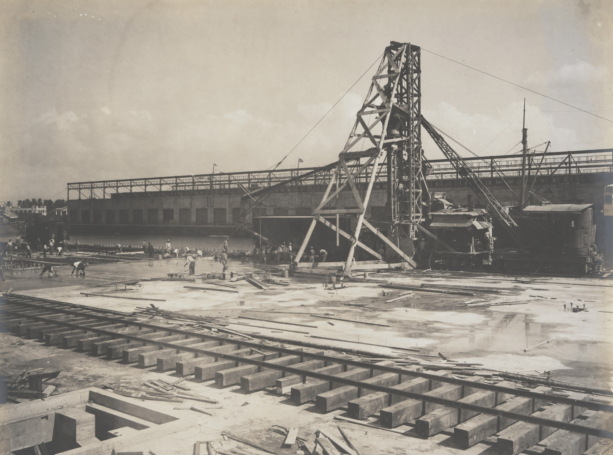 Unidentified photographer. New docks P.R.R. Cristobal Terminals, Pier ...