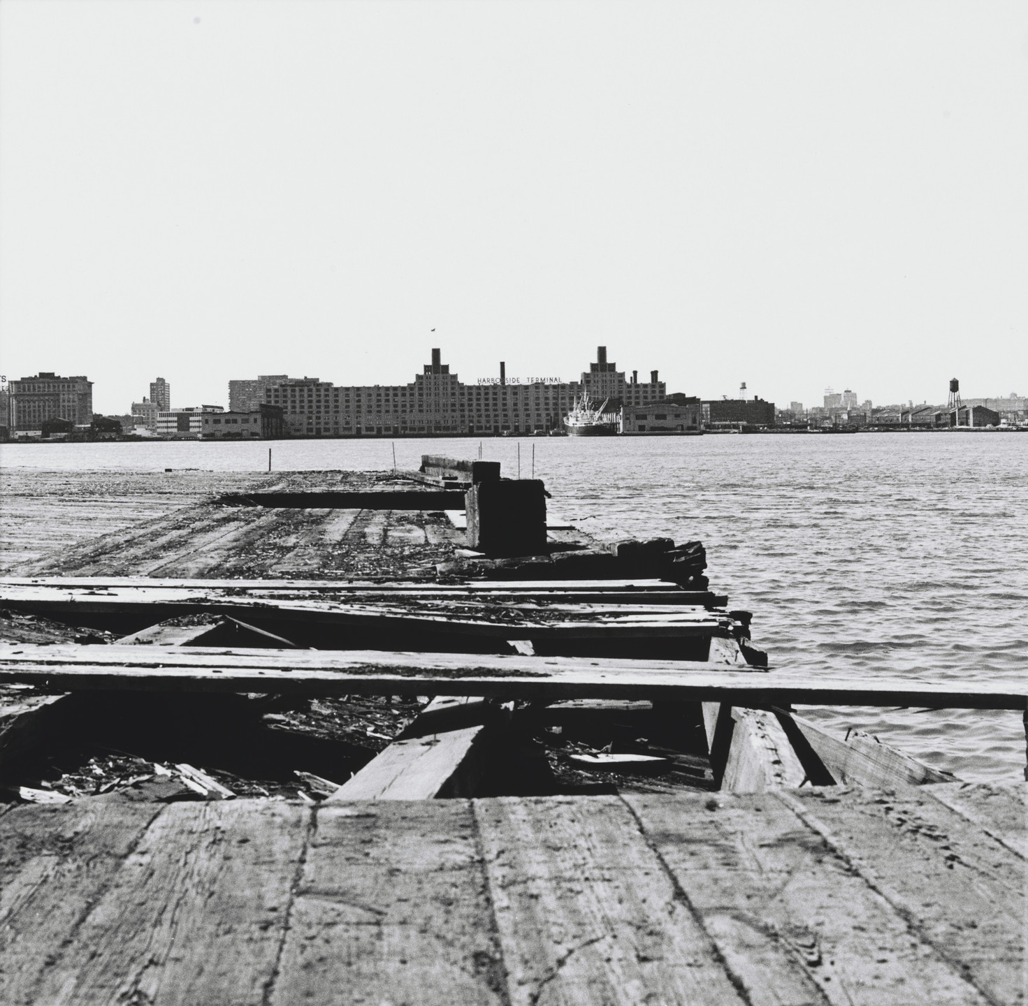 Richard Serra, Harry Shunk, János Kender. Shooting a Square through a ...