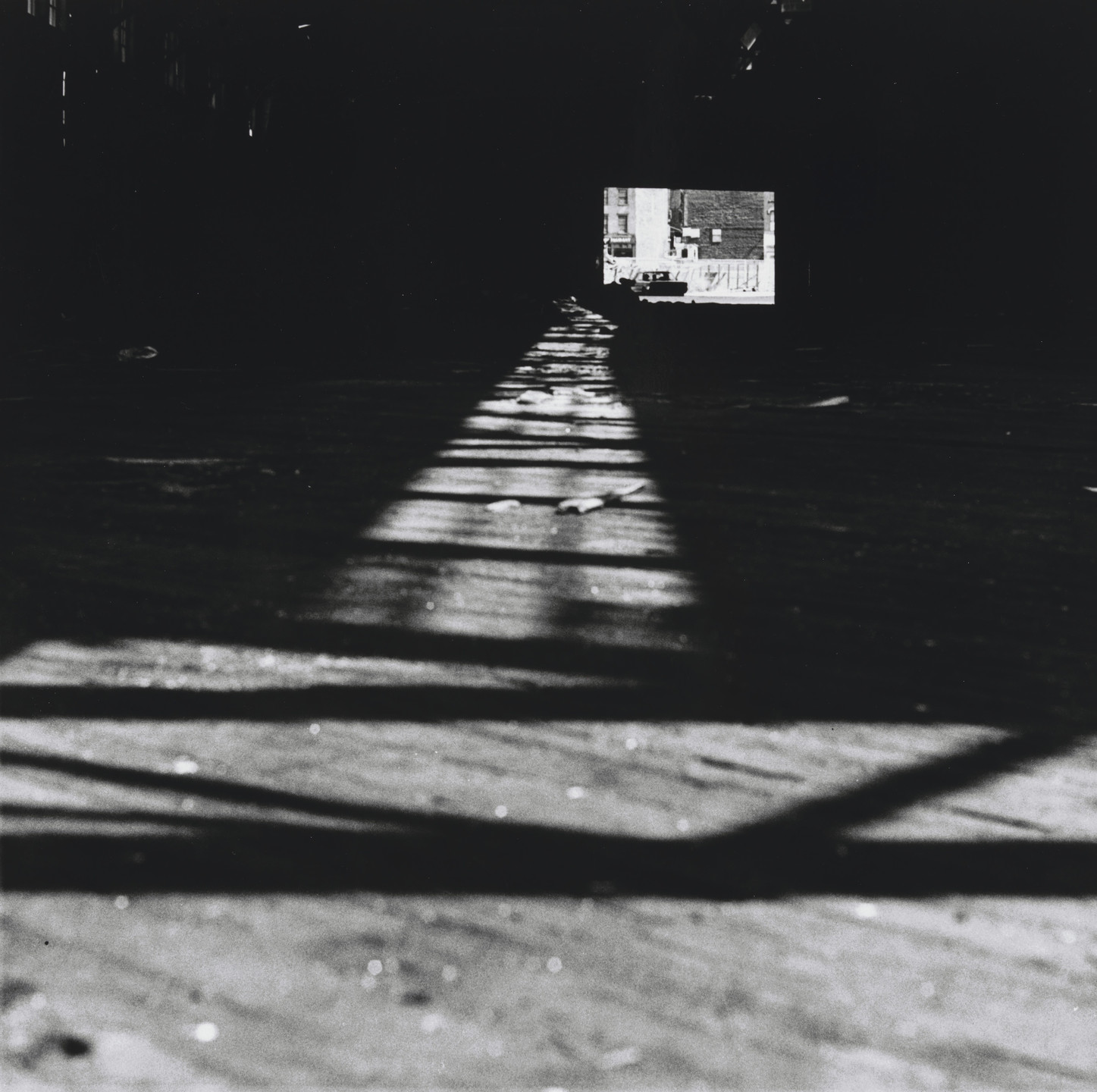 Richard Serra, Harry Shunk, János Kender. Shooting a Square through a ...