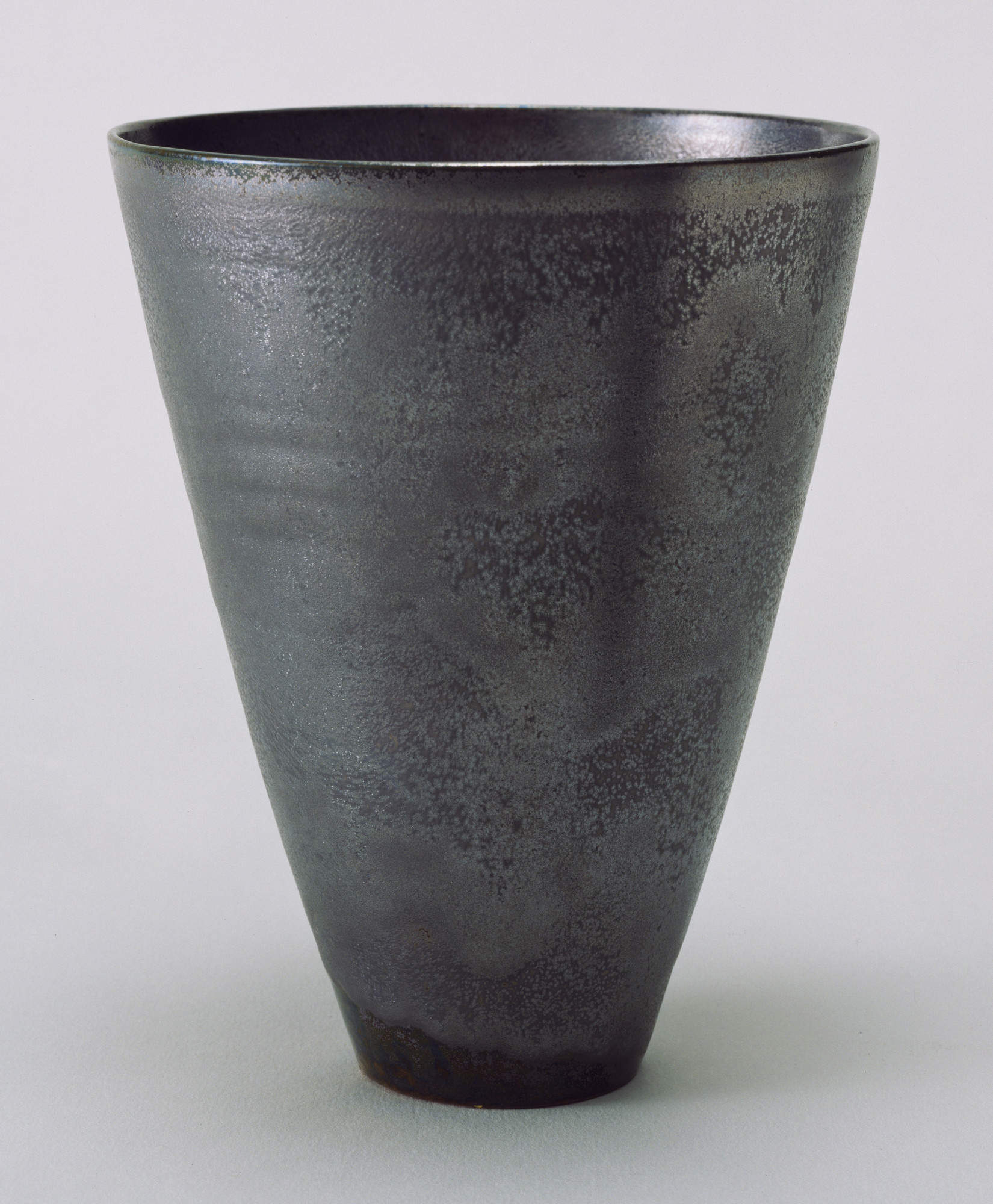Gertrud Natzler, Otto Natzler. Vase (no. 6477). 1945 | MoMA