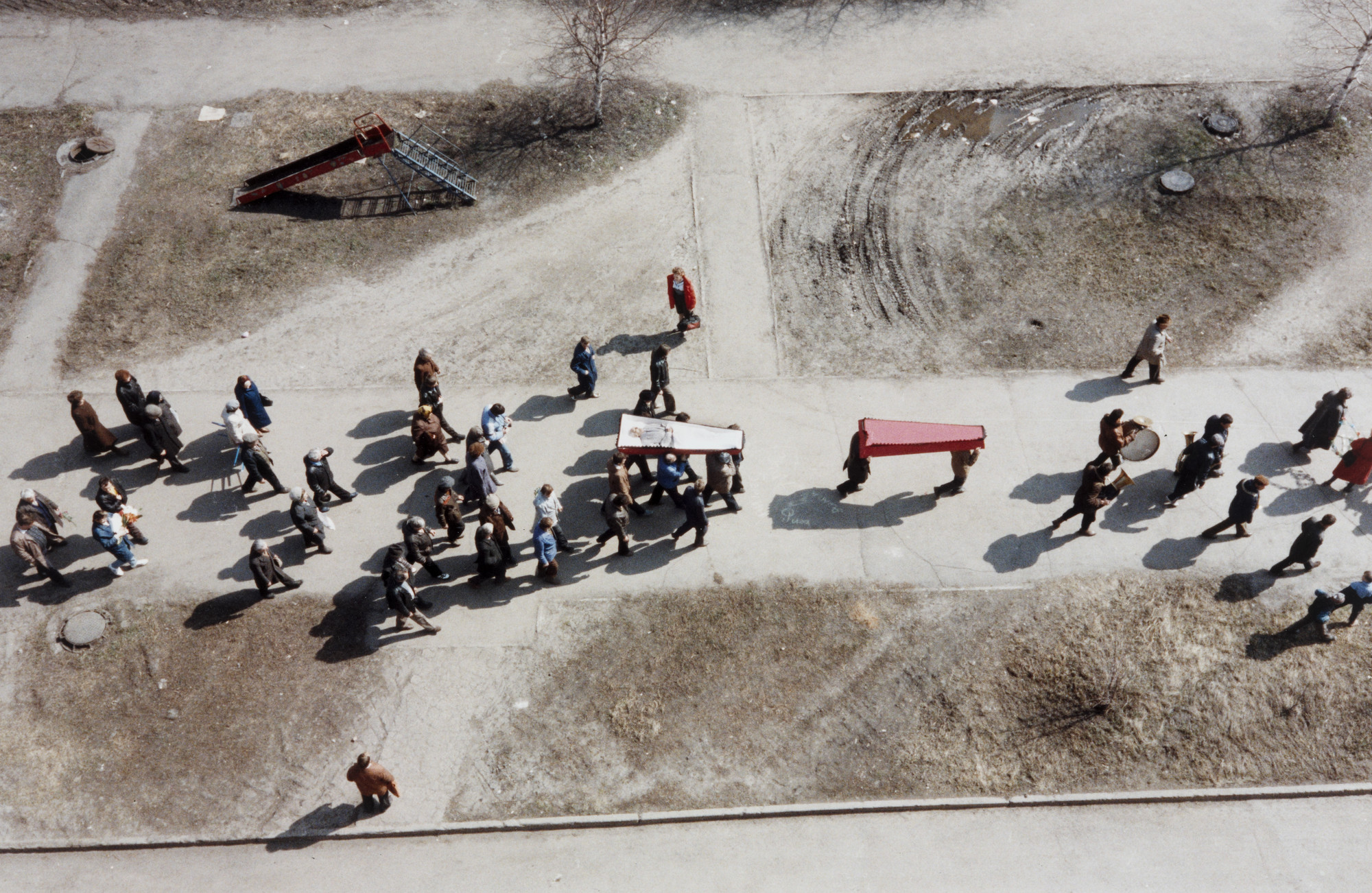 Bertien van Manen. Novokuznetsk (coffin from above). 1991 | MoMA