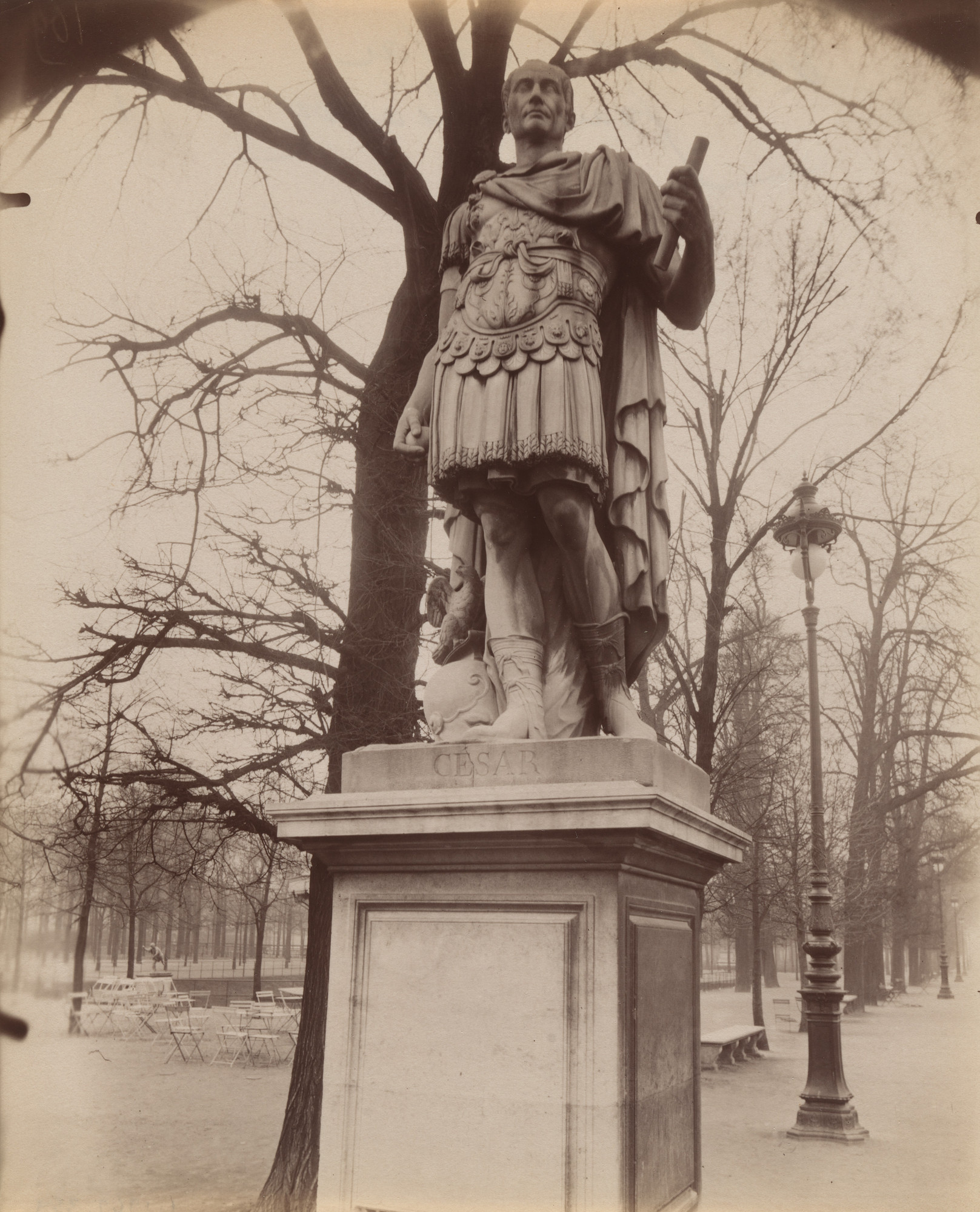 Eugène Atget. Tuileries - Cesar / par Theodon. 1911 | MoMA