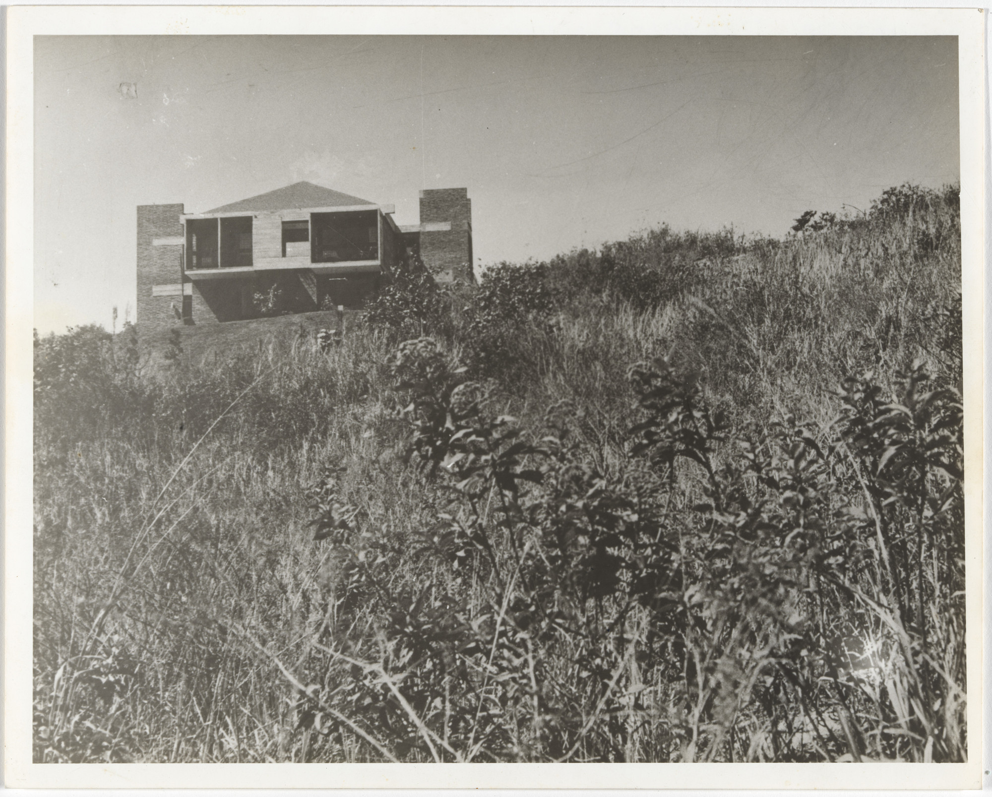 José Sigala, Jesús Tenreiro-Degwitz. House at Cumbres de Curumo ...