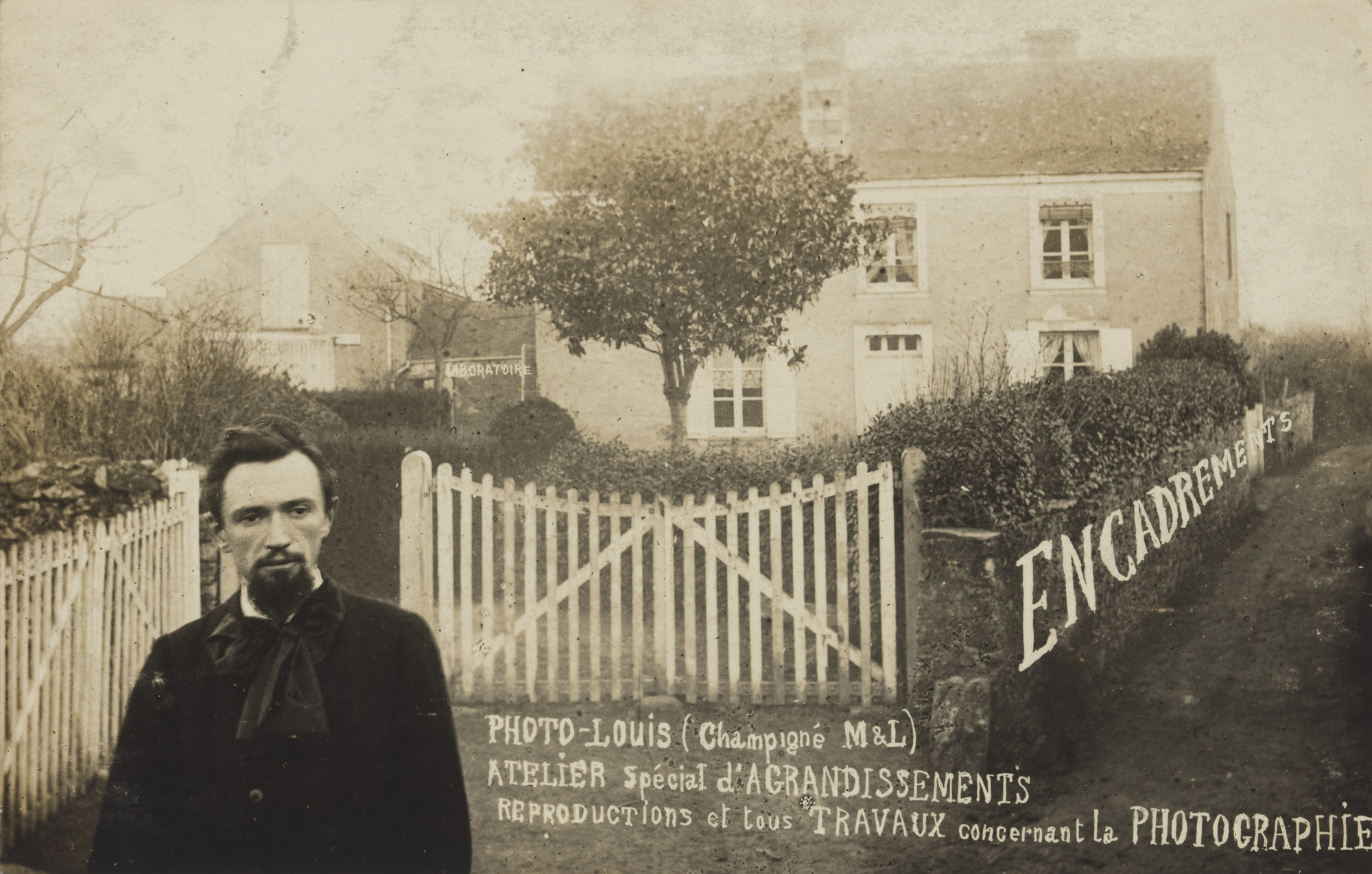 Unidentified photographer. Photographe Louis, Atelier spécial d ...