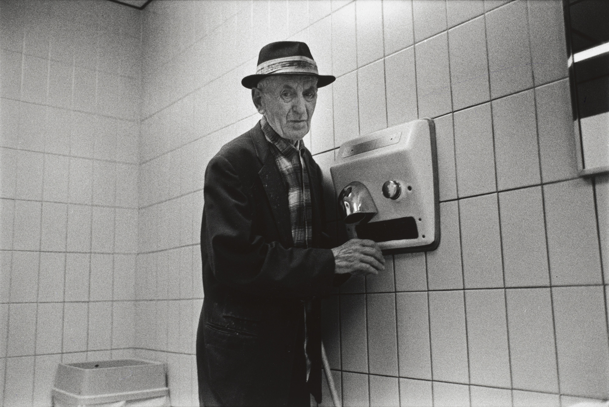 Mark Cohen. Man Drying Hands. 1974 | MoMA