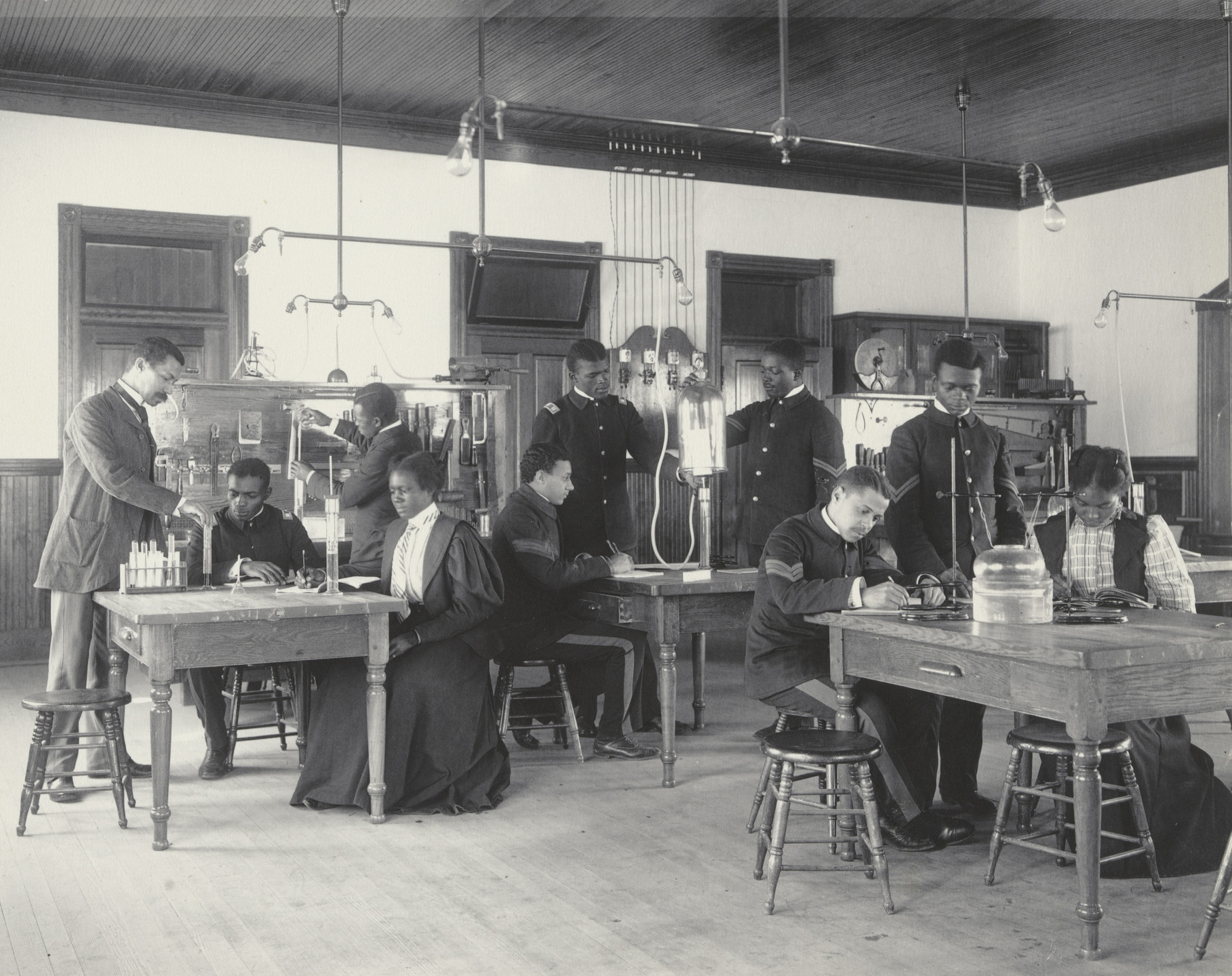 Frances Benjamin Johnston. Physics. Capillary phenomena. 1899-1900 | MoMA