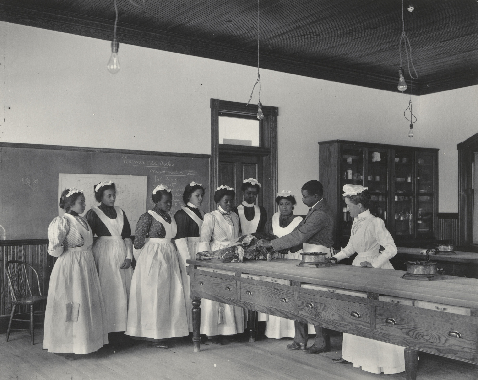 Frances Benjamin Johnston. A meat lesson. Given by the butcher. 1899 ...